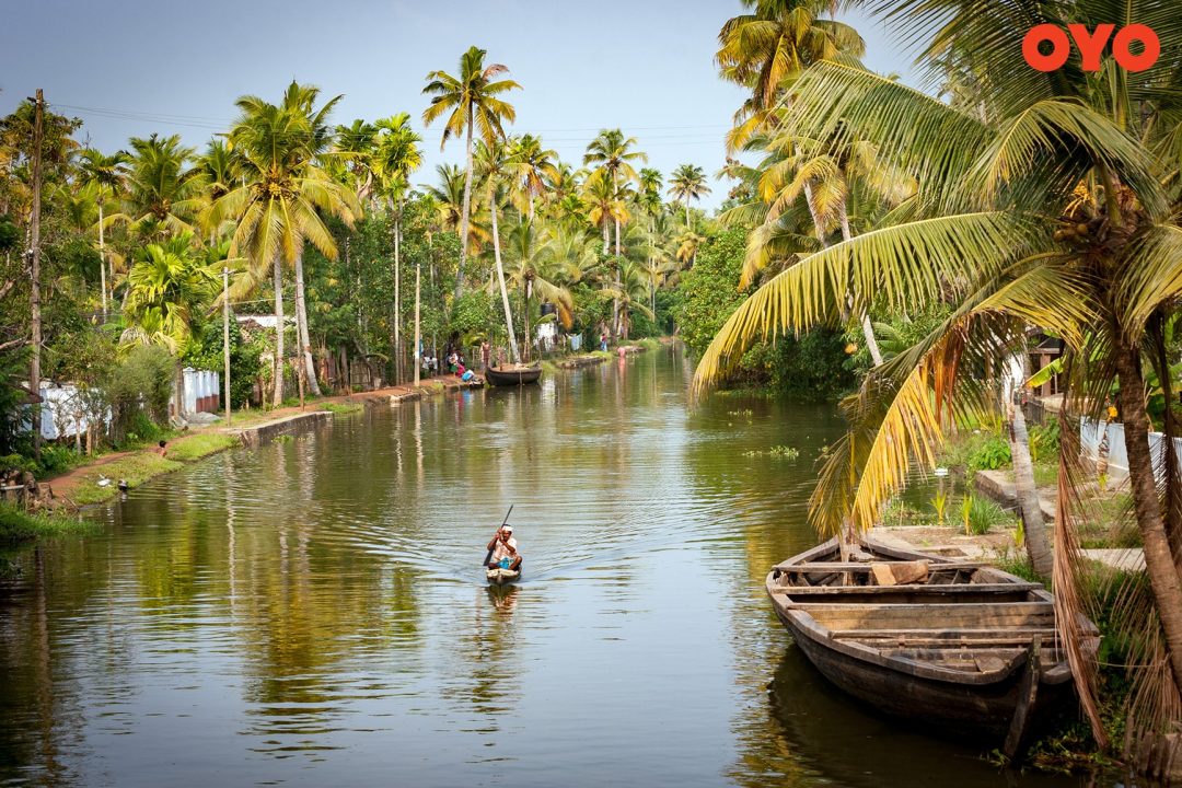 Sailing through the Alappuzha backwaters: A Travel Guide – OYO Hotels ...