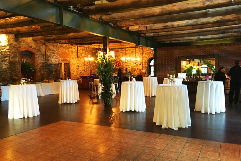 15 Differently Styled Banquet Hall Settings for your Event – OYO Hotels: Travel Blog