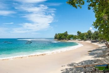 7 Wisata Pantai di Bengkulu, Cocok Buat Healing! - OYO Indonesia Blog