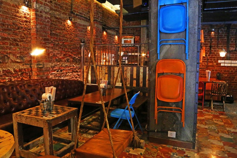 Visit these Spectacular Pubs in Mumbai for a Night of Unbridled ...